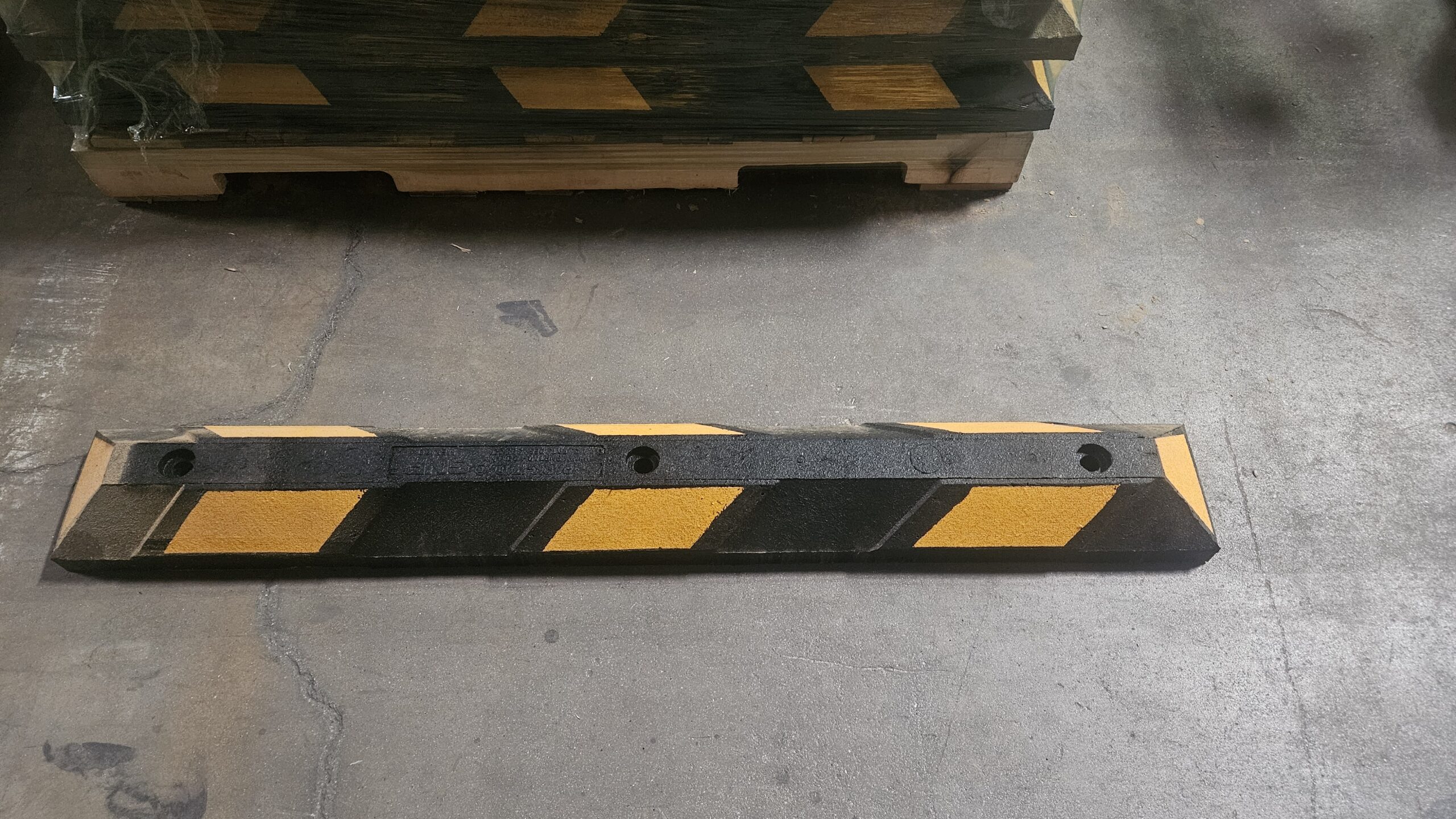 2-PACK 4ft x 4″H x 6″W Rubber Black / Yellow Parking Curb Parking Block ...