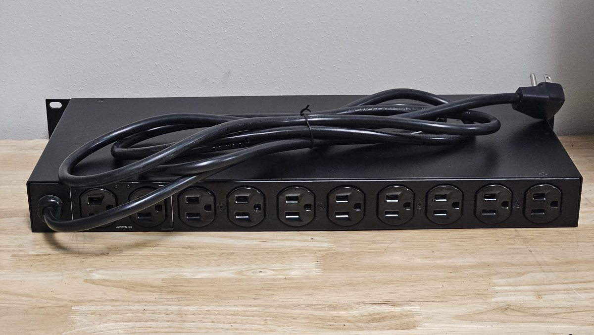WATT BOX Rack Mounted Power Tap Surge Protector 11-Port 15A 60Hz 1800W ...